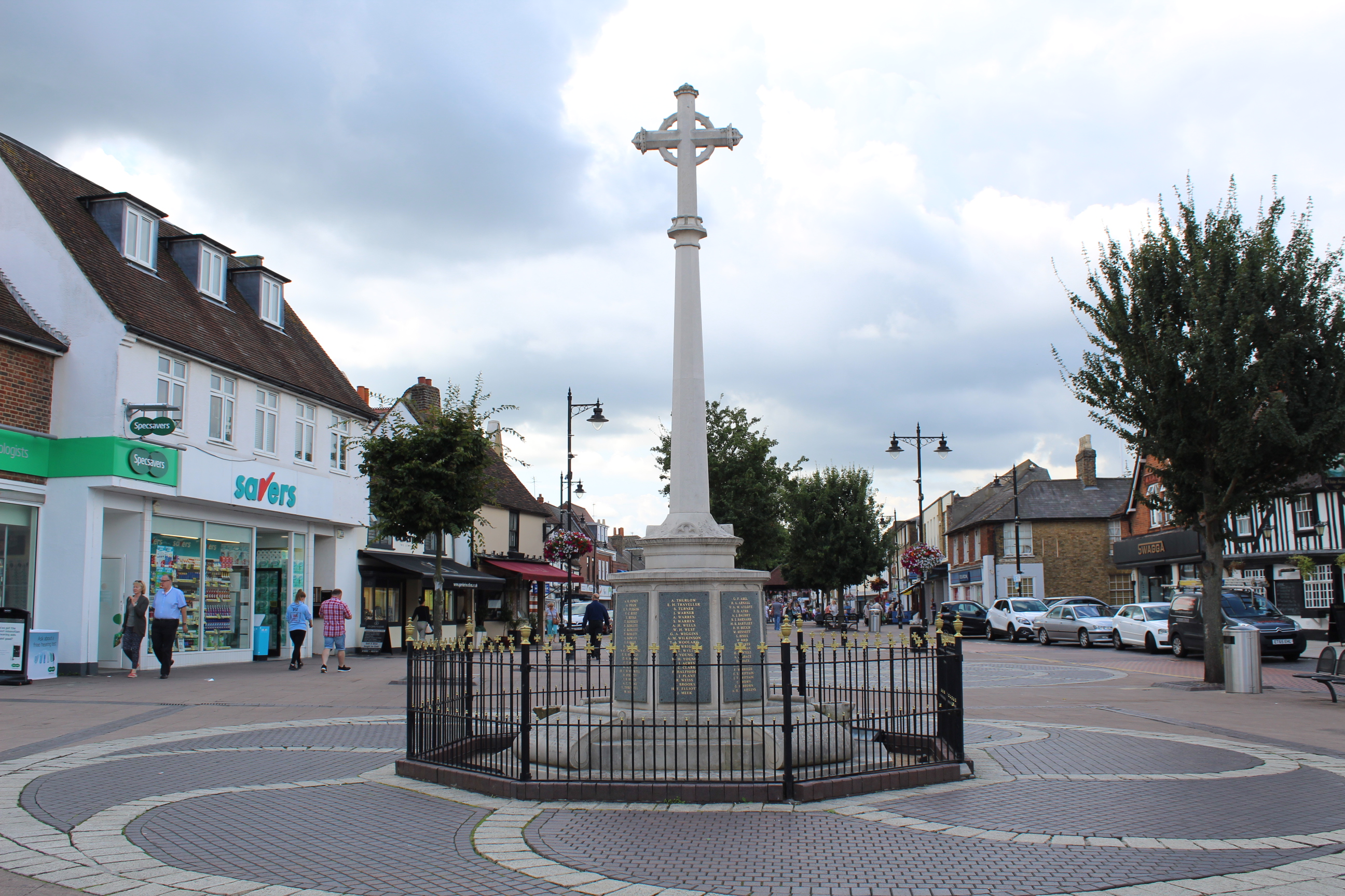 Hoddesdon and Rye Park - War Memorials Online